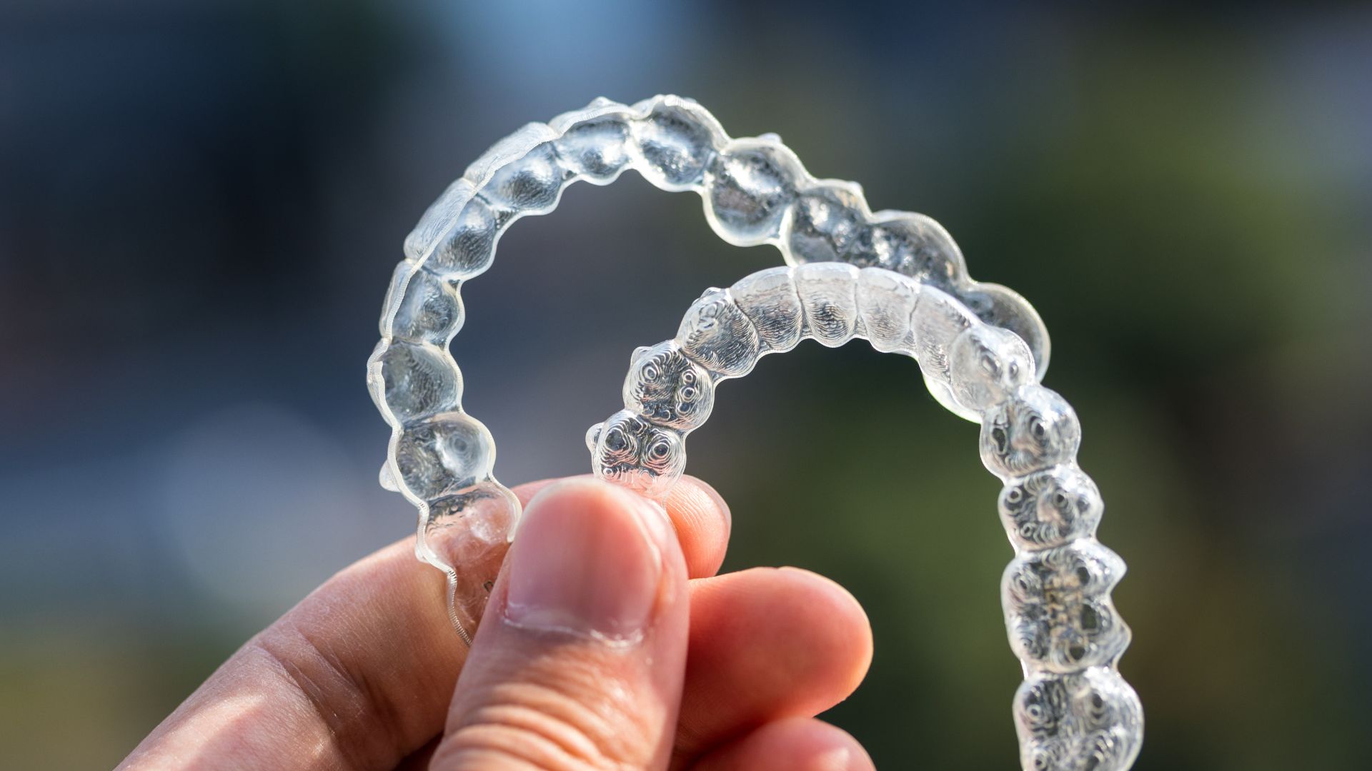 Toothpaste To Use With Invisalign (Can You Clean Invisalign With ...